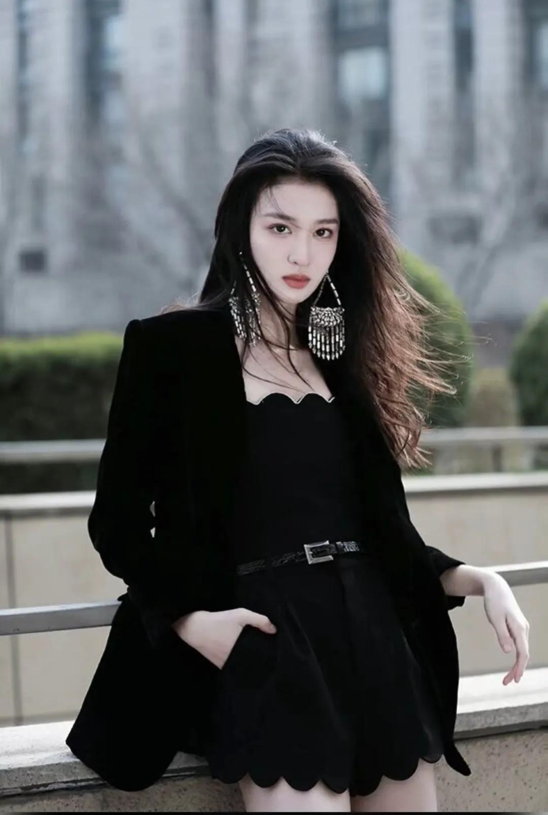 Beautiful and charming Wang Churan wallpaper - iNEWS