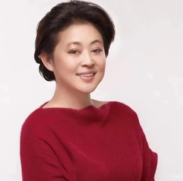 China's famous TV host - Ni Ping - iNEWS