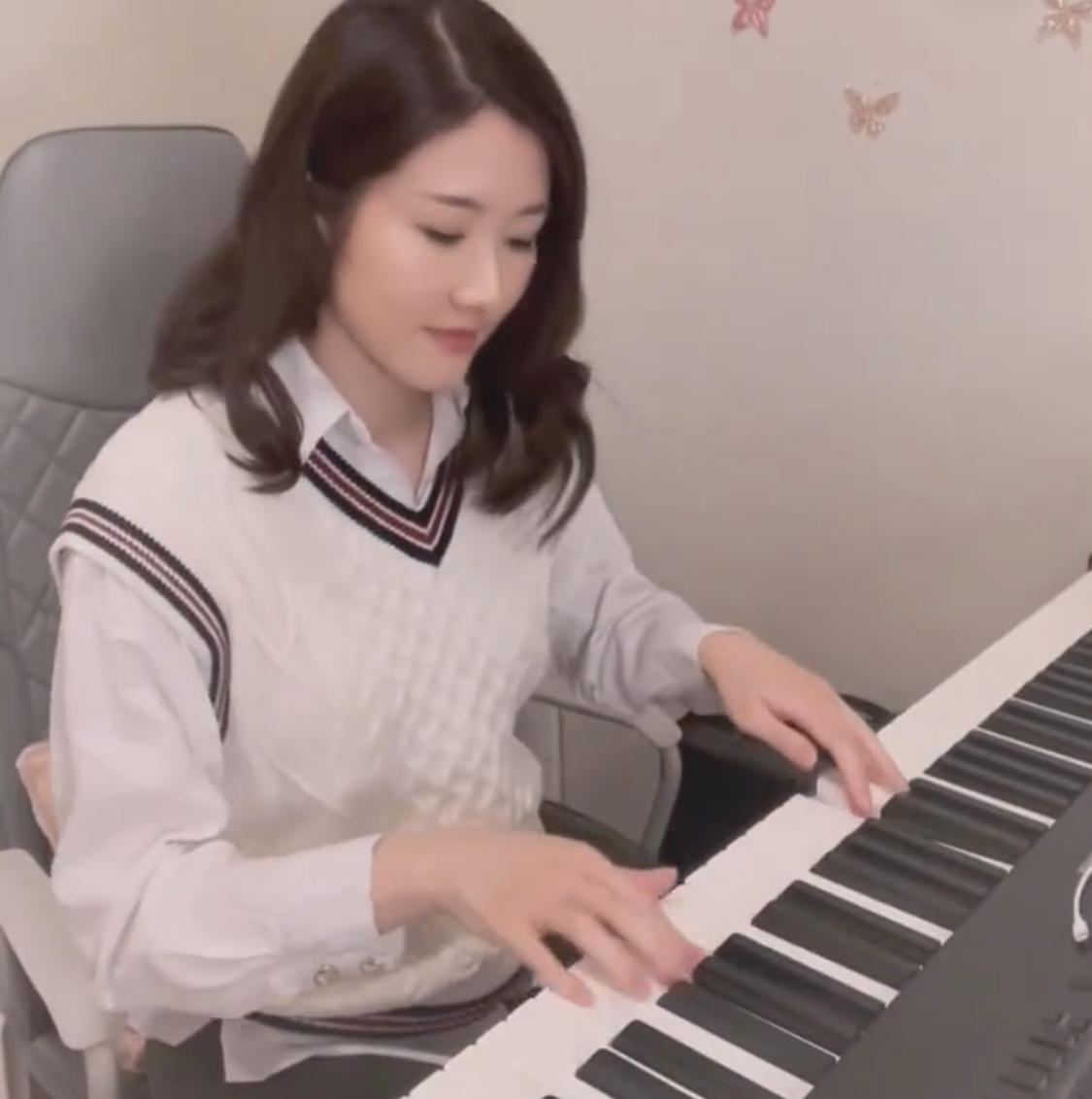 Deng Peiyi changed career as a singer?Back to Canada for a concert, was ...