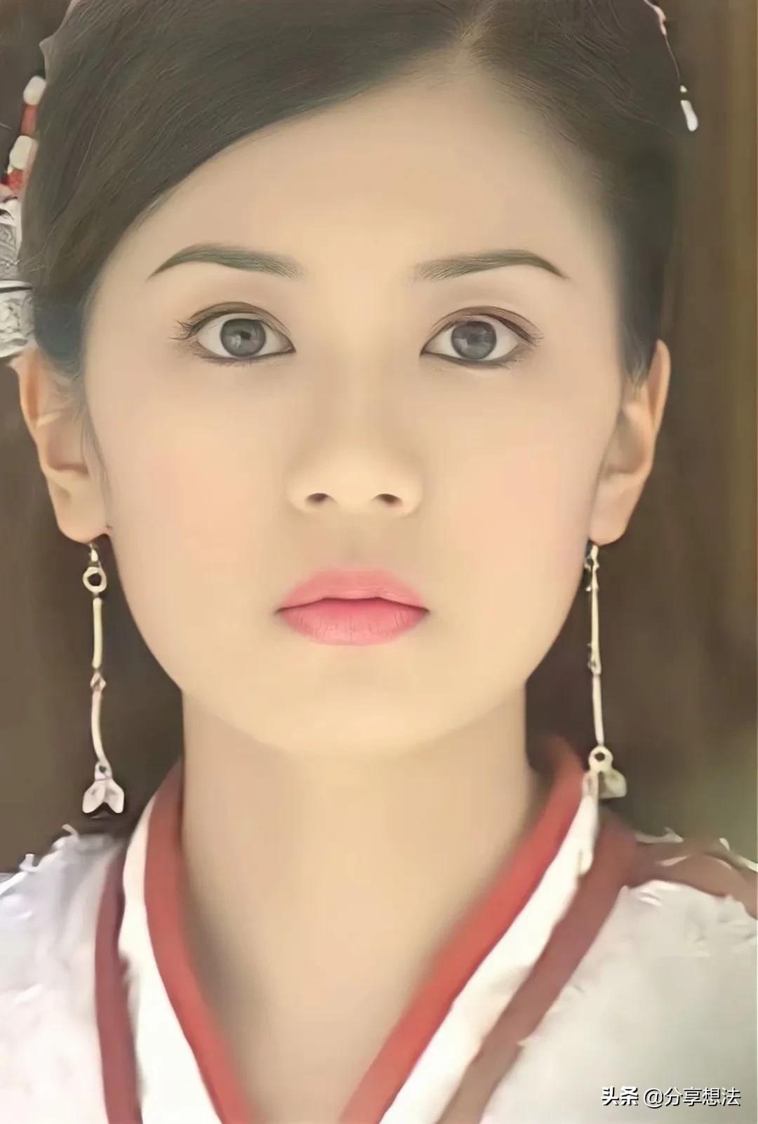 Jia Jingwen when she was young - iNEWS