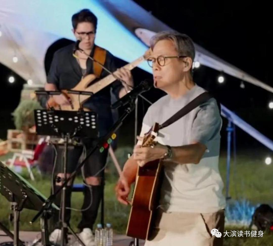 Luo Dayou's "Childhood" concert, the fire was a mess, giving you a ...