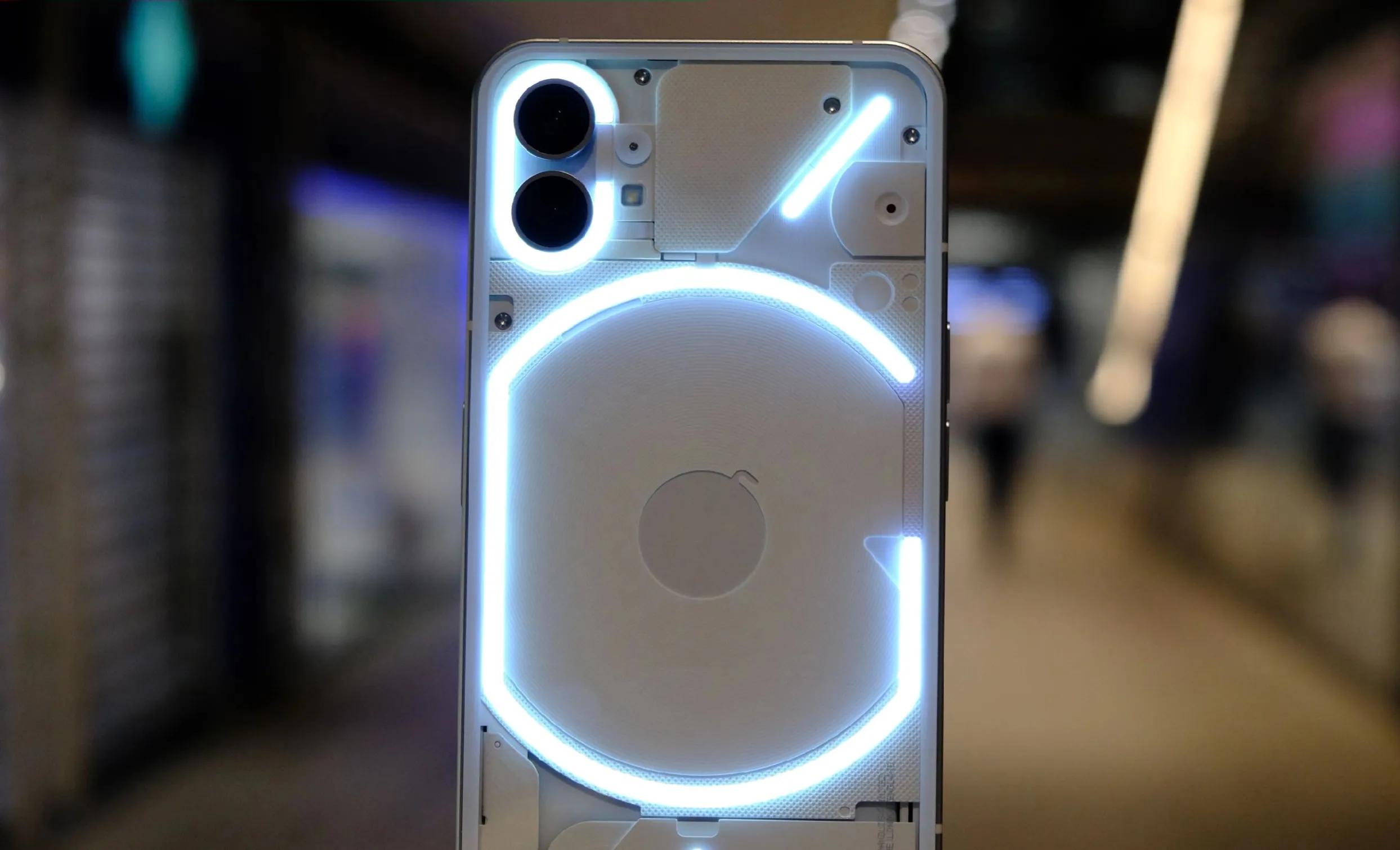 Nothing phone (1) A phone from an aesthetic test - iNEWS