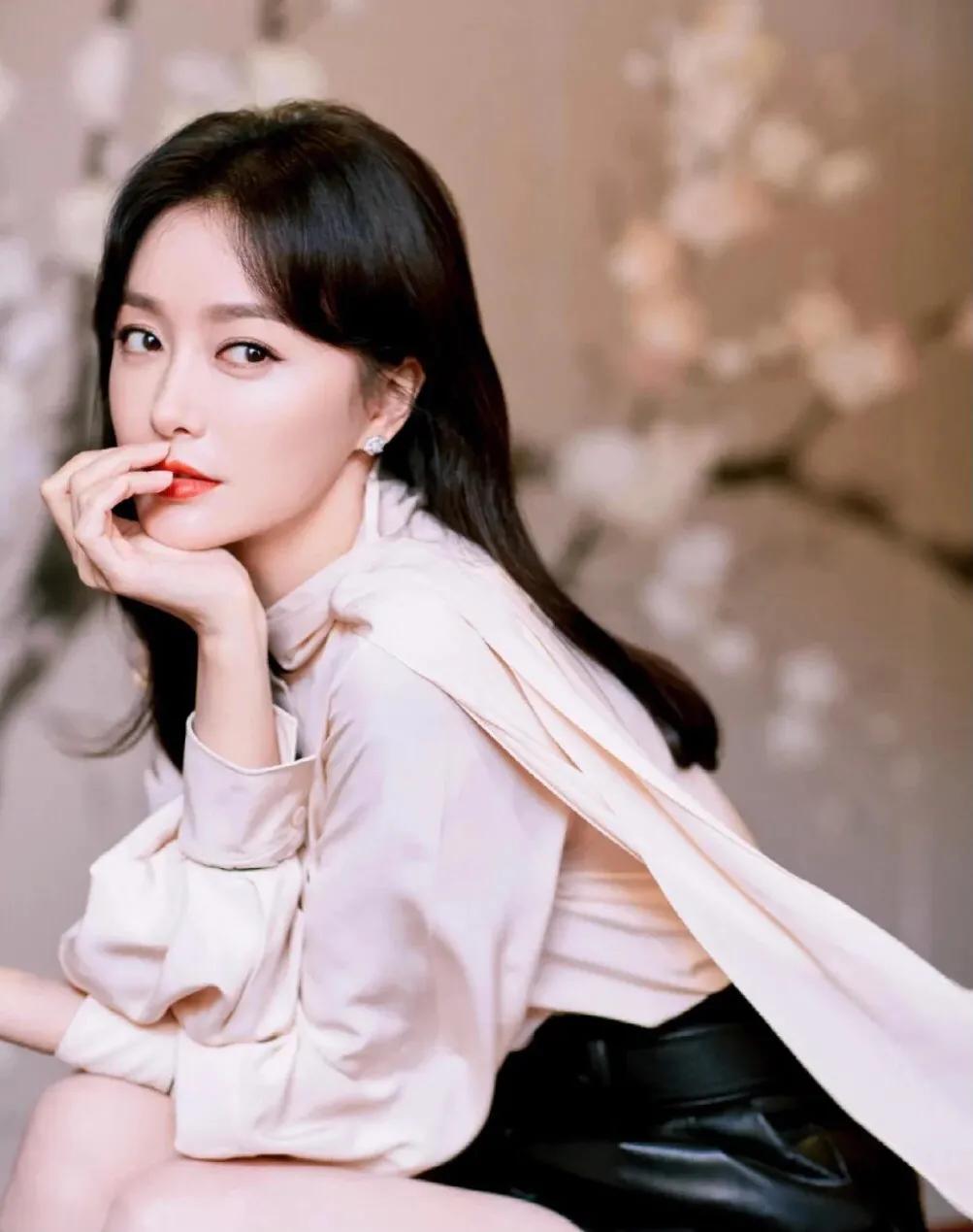 Qin Lan was hit on the chest by an actor and was domineering and fanned ...