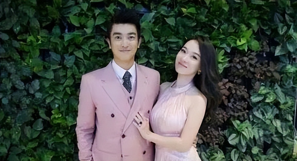 Du Jiang, who just fell in love, secretly ran to Huo Siyan's house for ...