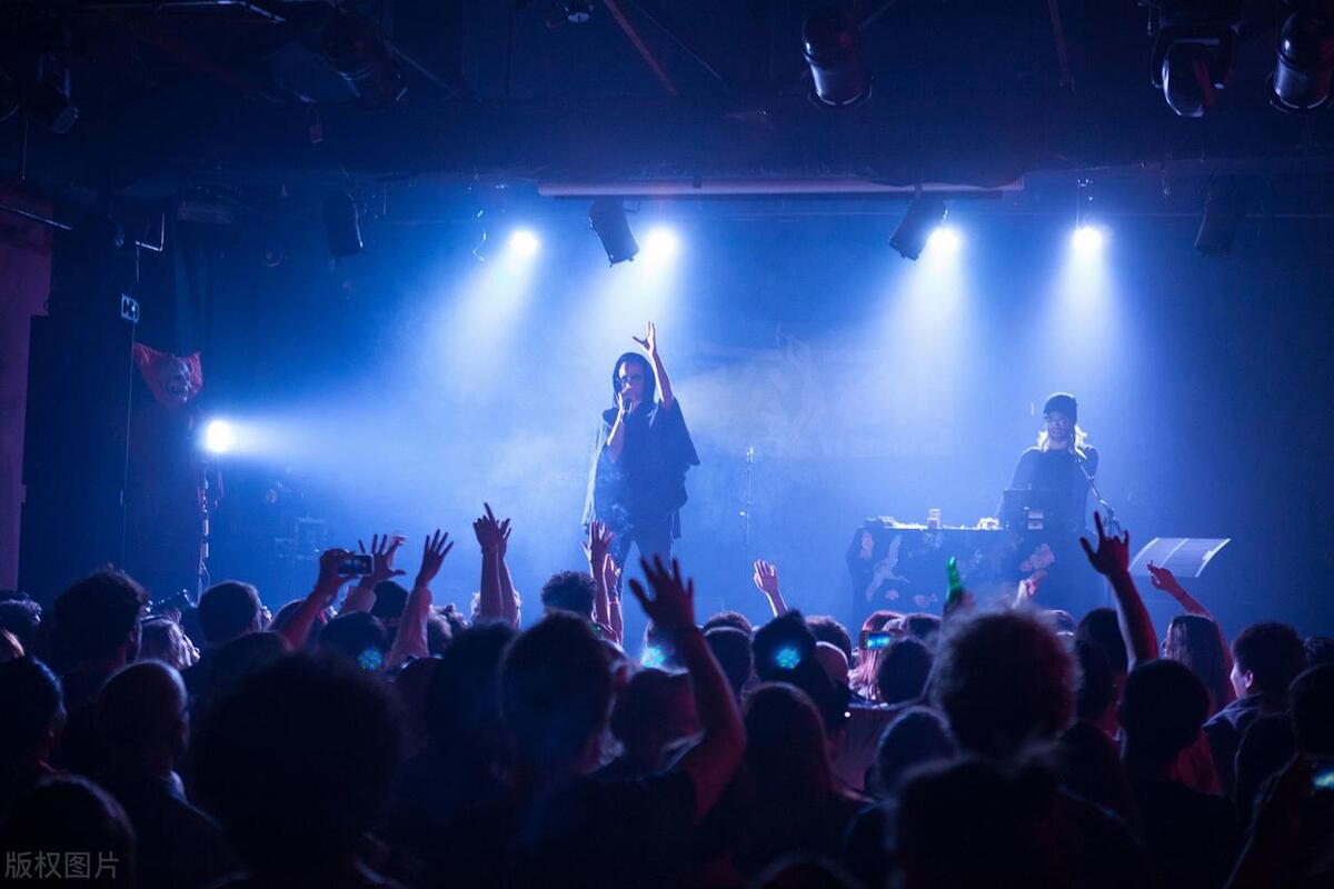 Famous scenes of TFBOYS 10th anniversary concert - iNEWS