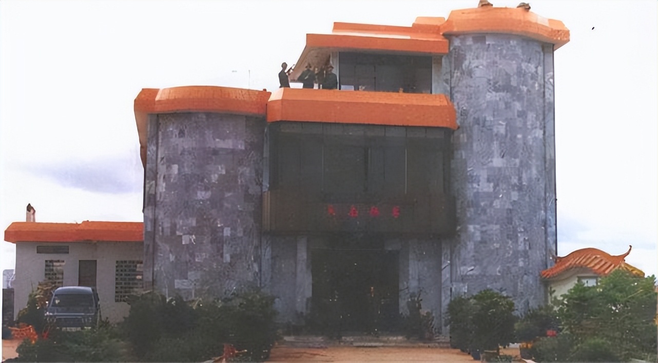 What happened in 1992?3,000 military police gathered in Pingyuan Street ...