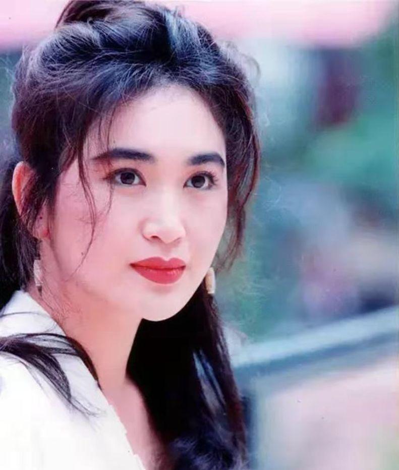 "Fox spirit" Wen Bixia's ups and downs life and wealthy marriage - iNEWS