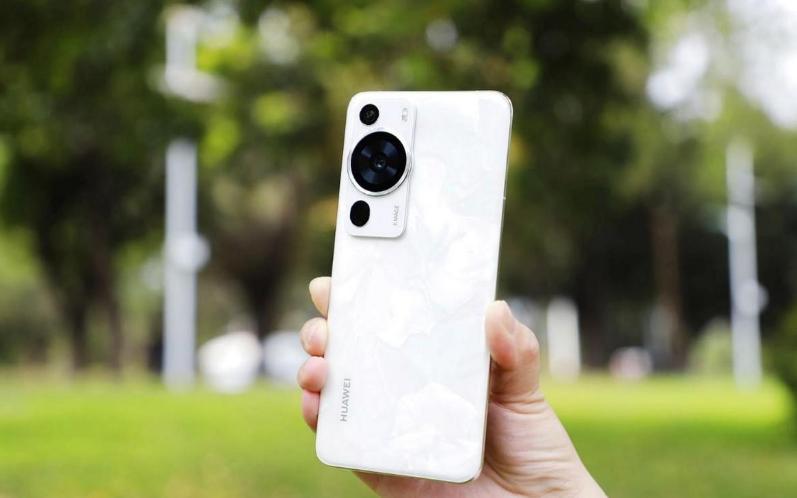 Both thin and light, the Huawei P60 Pro shows the ultimate pursuit of ...