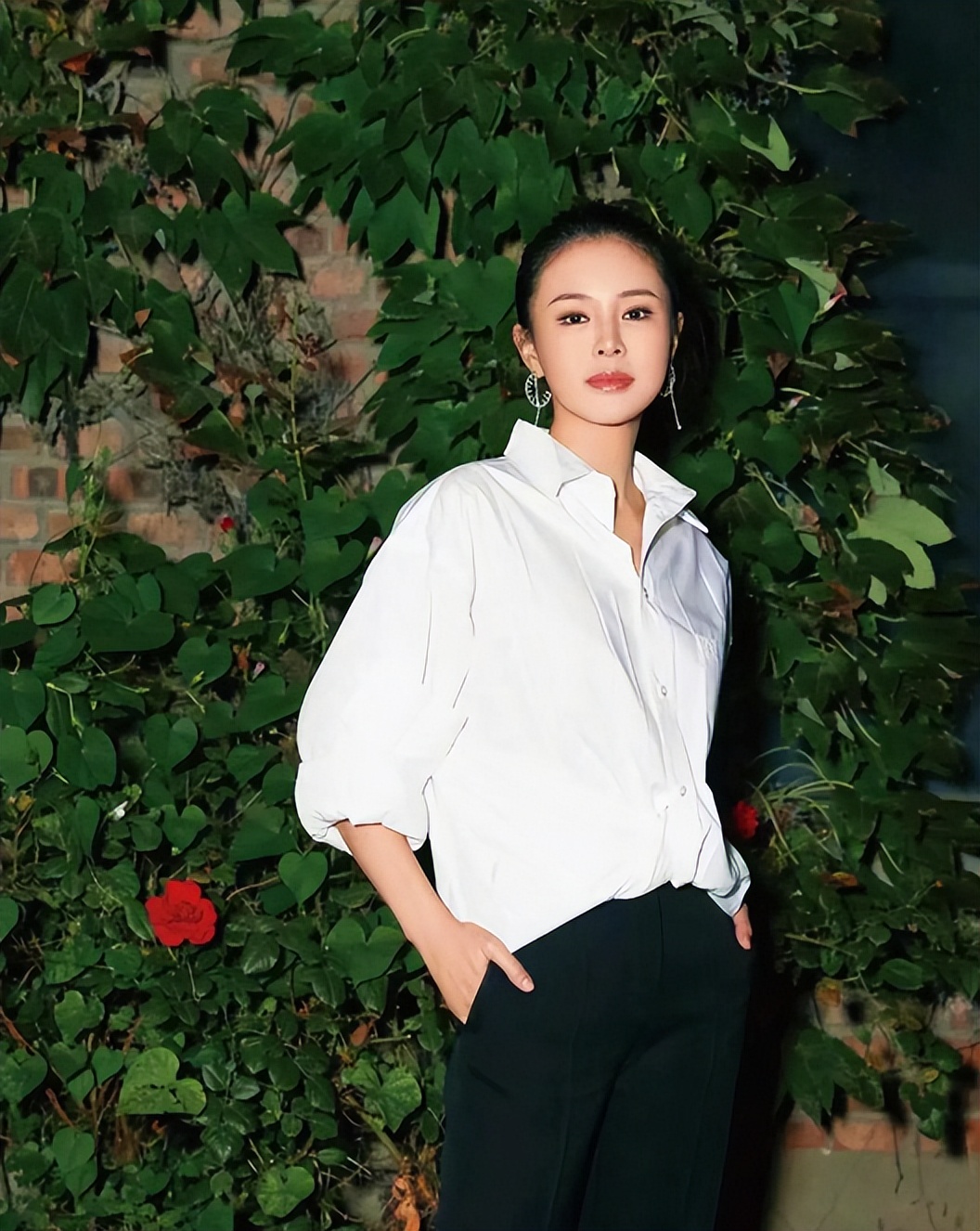 The happy photo of the three members of the Tong family, the little ...