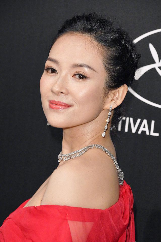 How dare Zhang Ziyi wear it?Show off the charming "back kill", now Wang Feng will not agree - iMedia