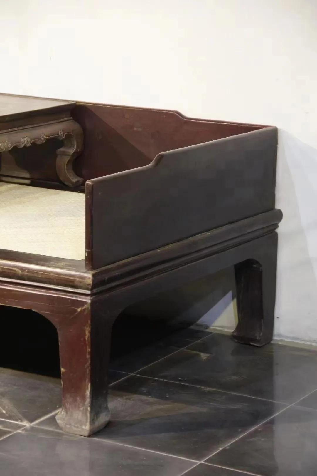 Arhat bed with tea table - iNEWS