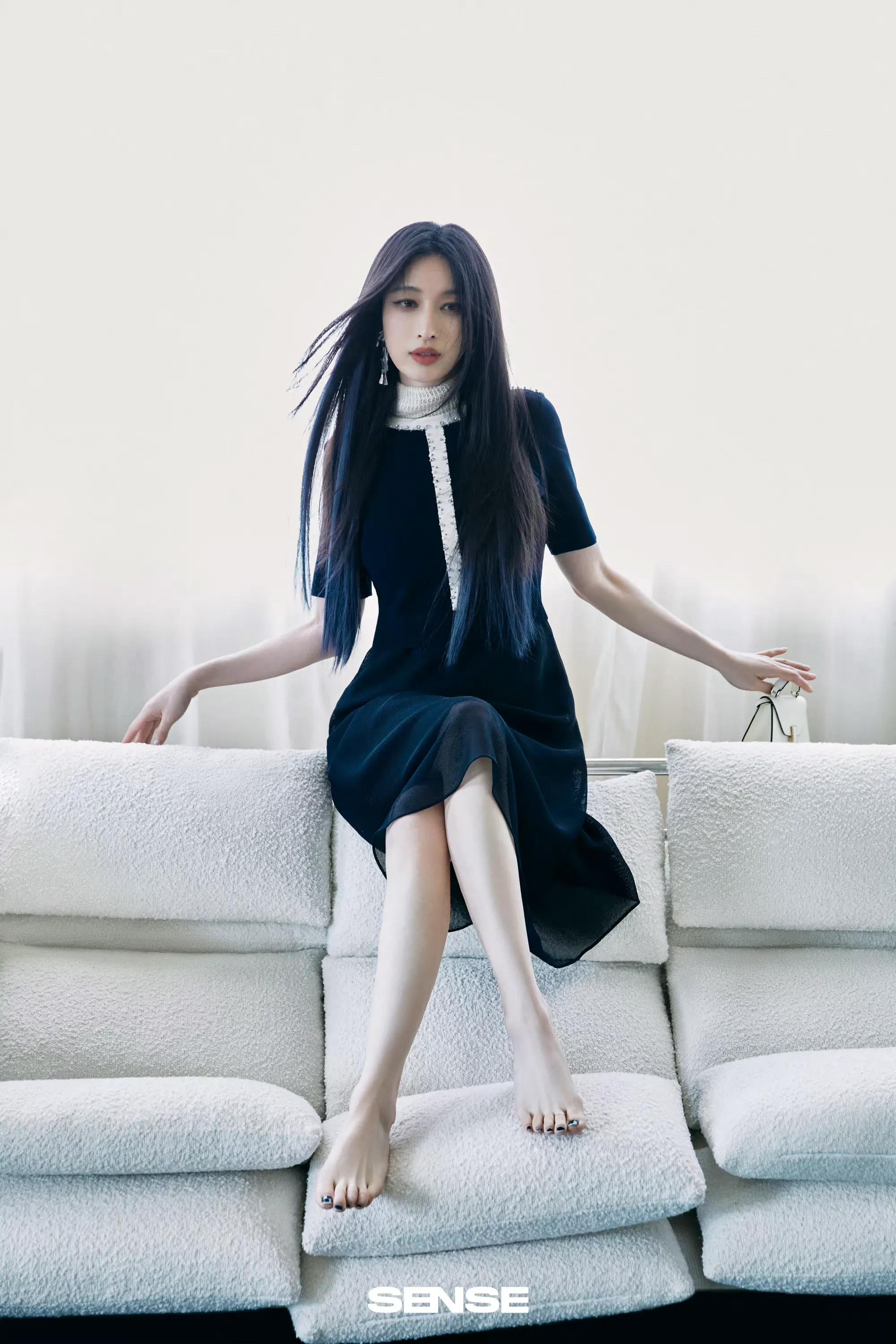 Tall Goddess - iNEWS