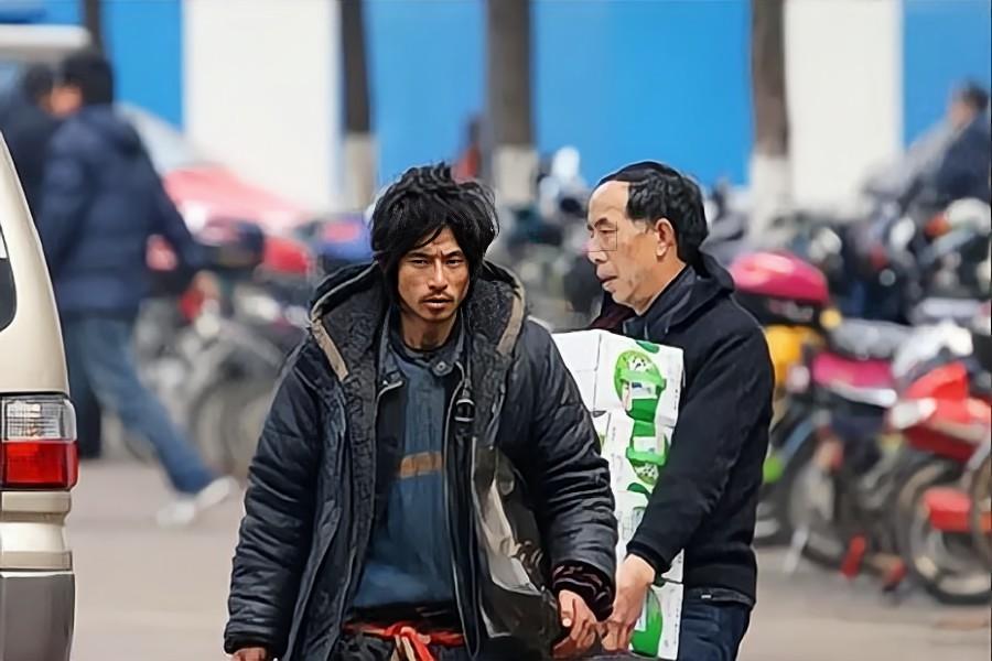 Beggar Cheng Guorong: Living on the street because he couldn't get wages, he became popular ...