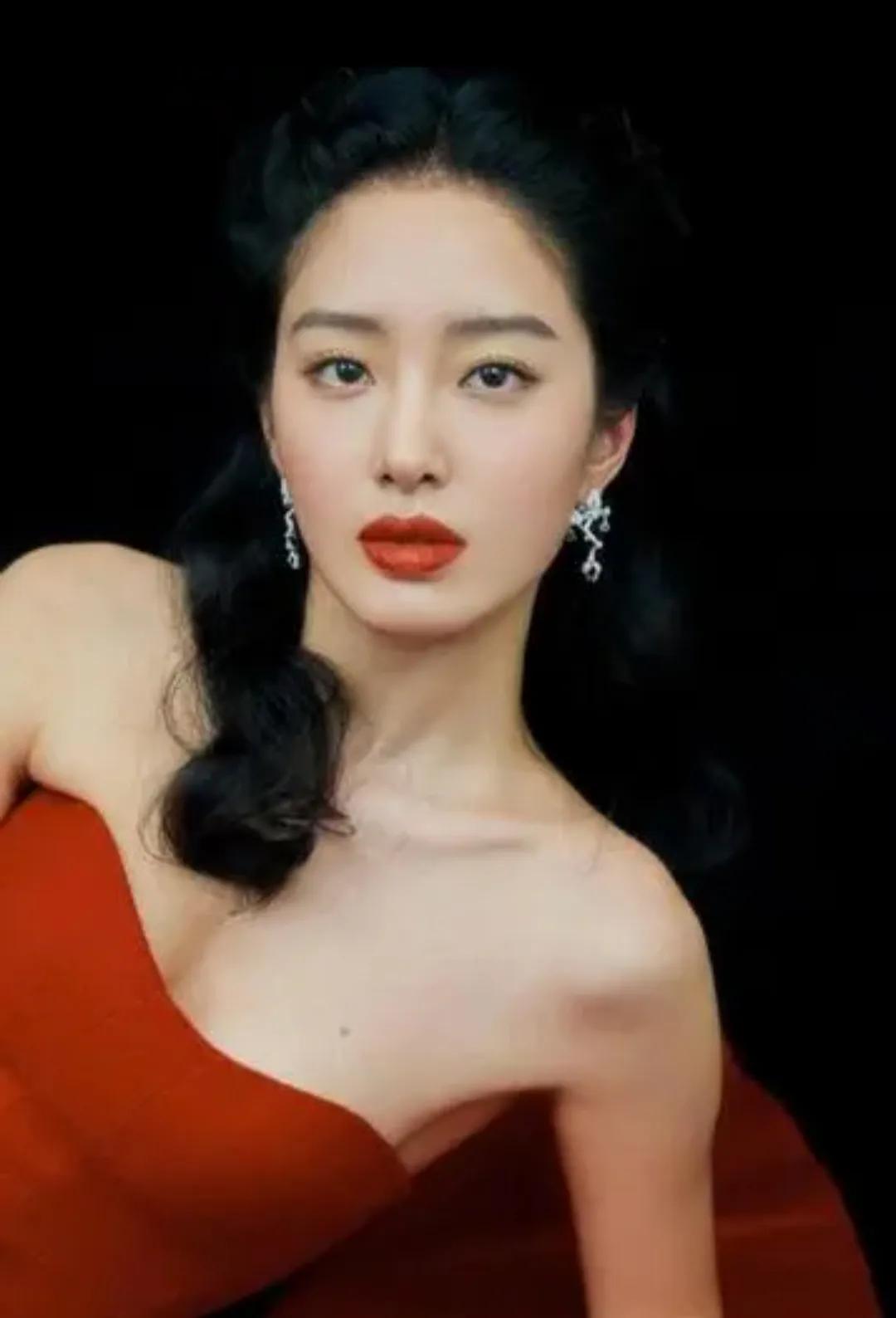 Sexy, charming and compelling Yang Caiyu's photo - iMedia