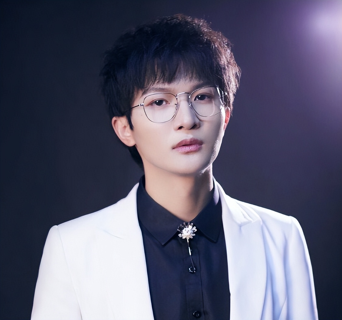 Na Ying: I'm sorry Zhou Shen, I like Li Wei. Zhou Shen: Na Ying is ...