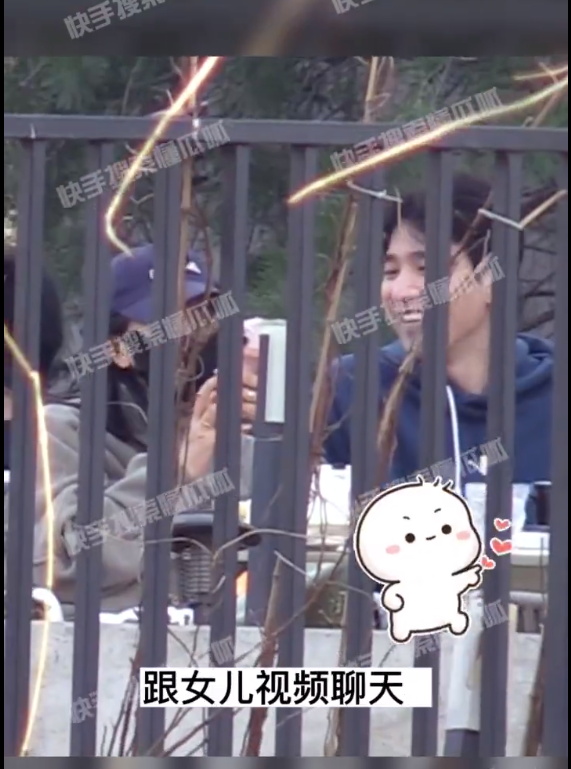 Gao Yuanyuan and Zhao Youting went shopping and tasted delicious food ...