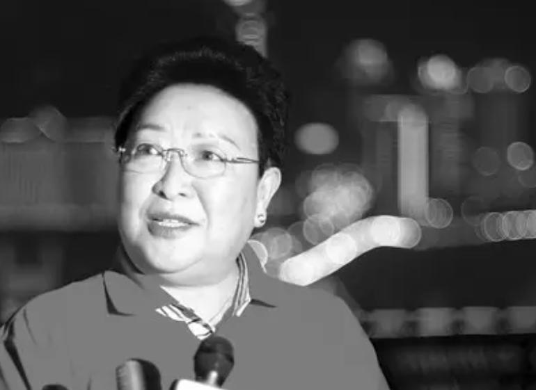 At the Magnolia Ceremony, Fei Xiang rarely showed up, disappeared for ...