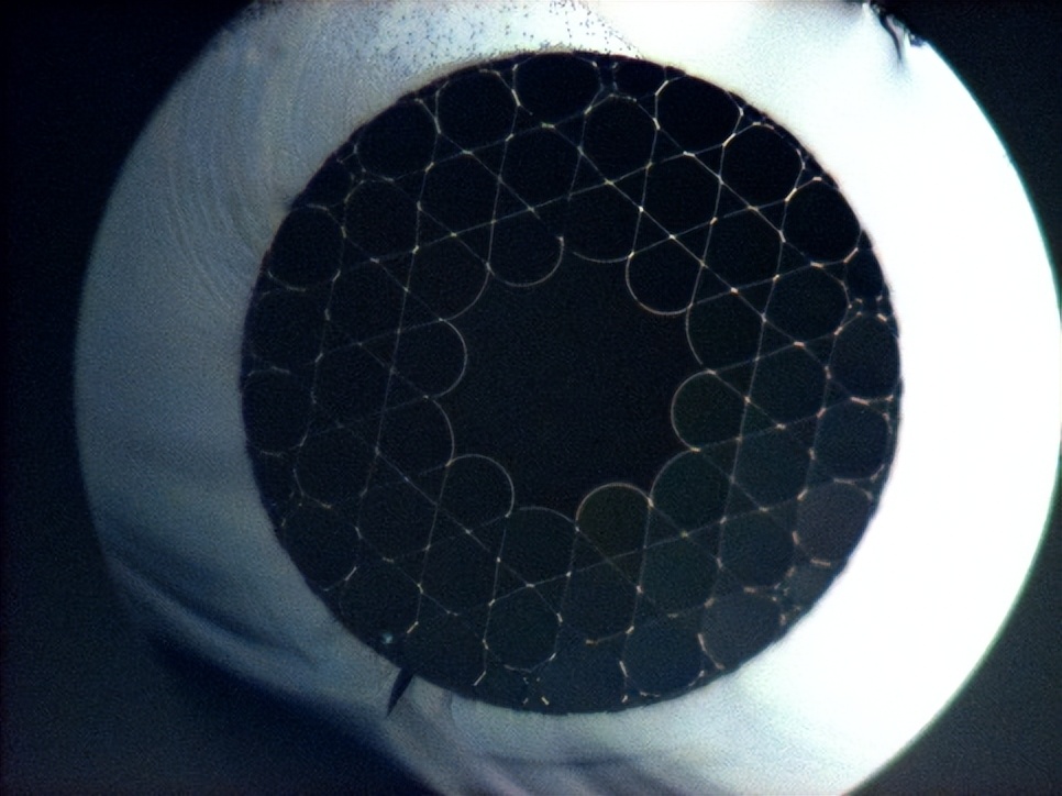 Junction-free all-silica, large mode area effects on photonic crystal ...