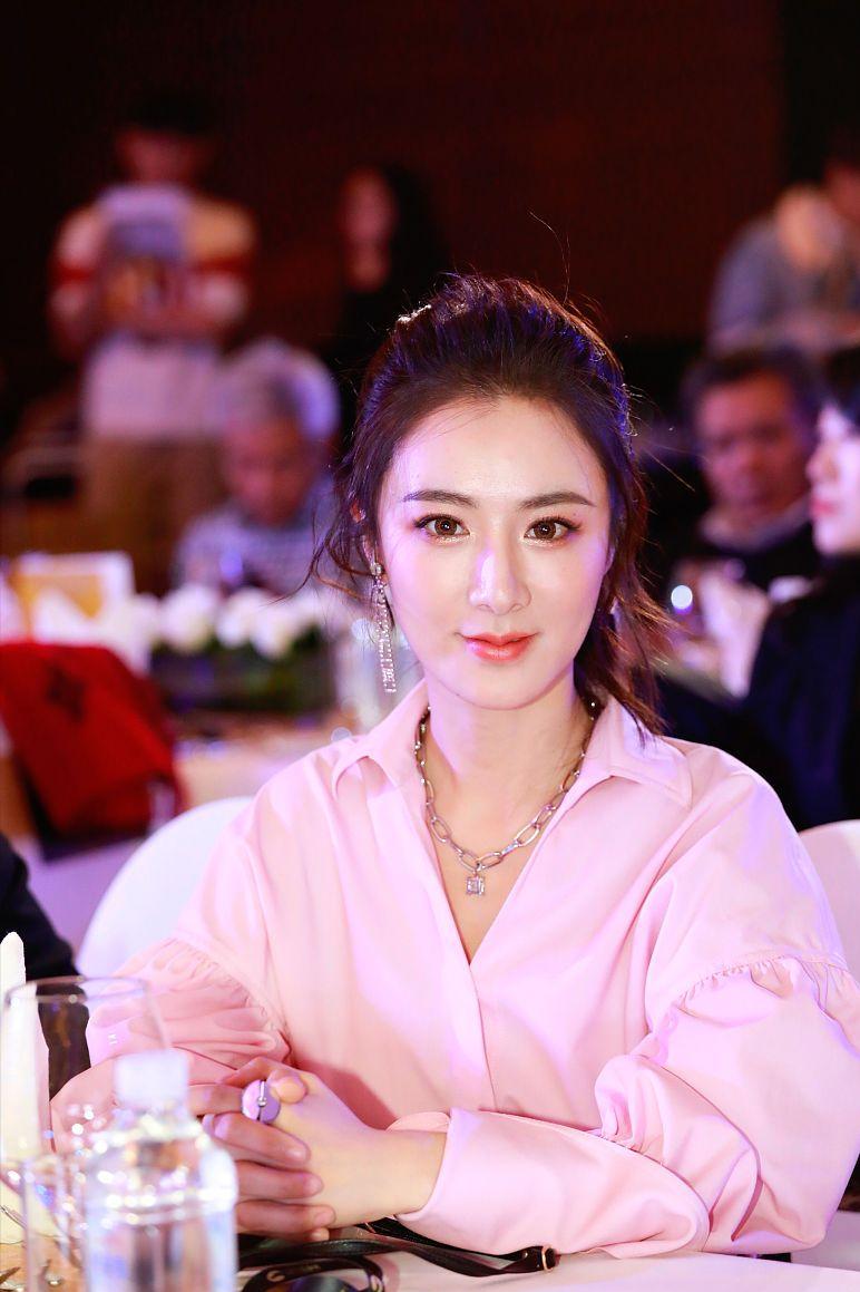 Who is Weiya? Why is she so hot? Controversial? - iMedia