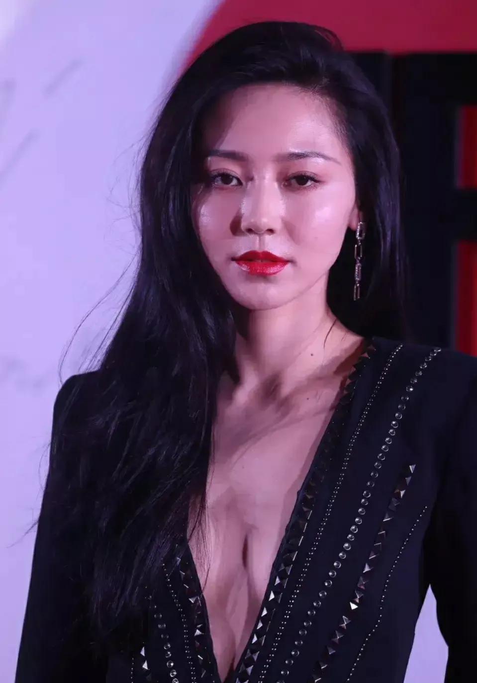 Huang Mengying, full of temptation - iNEWS