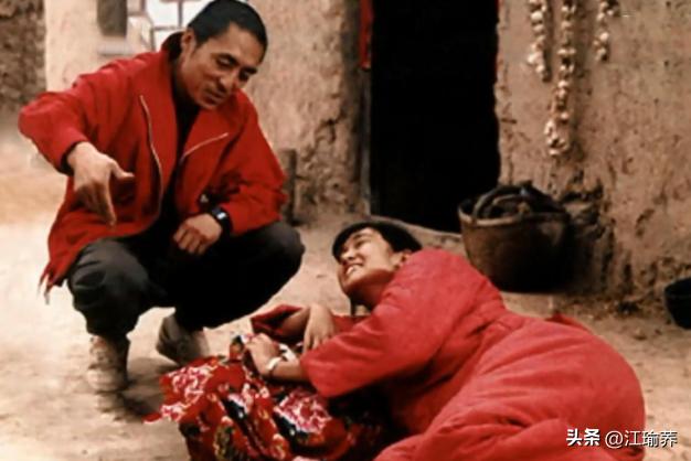 More than 30 years ago, the photo of 23-year-old Gong Li and 38-year ...