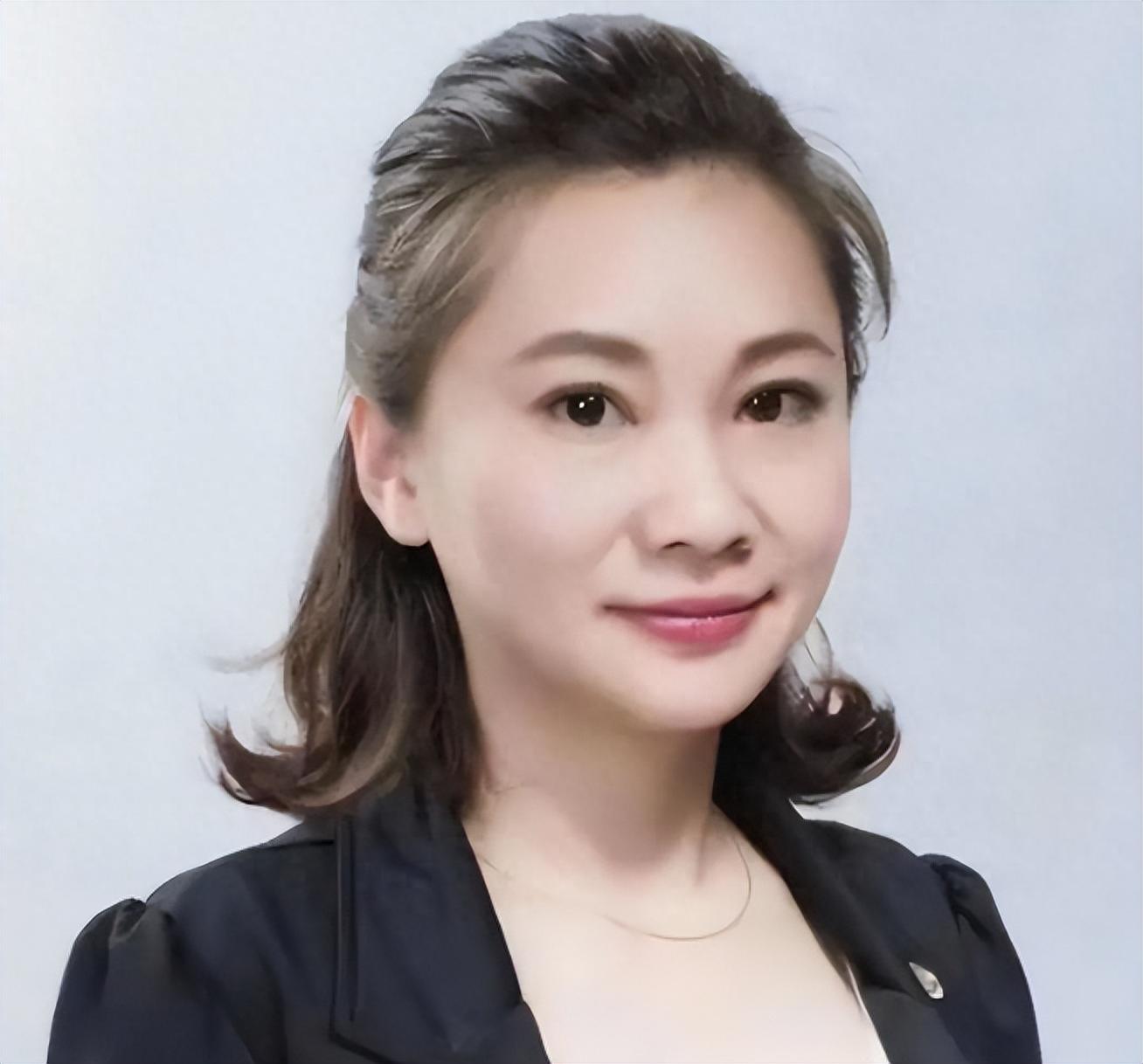 She is known as the worst female CCTV host. She married a wealthy ...