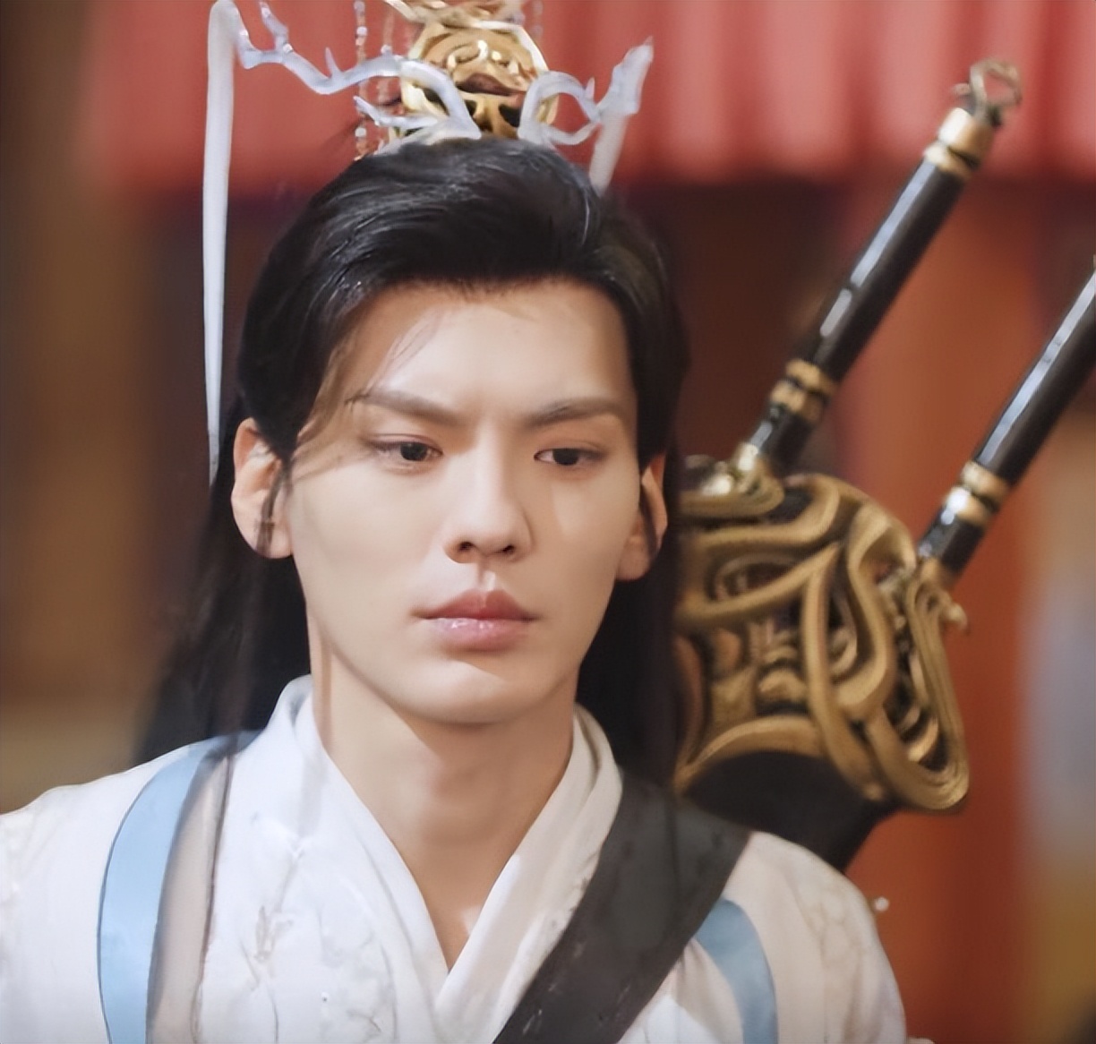 Staring all the way, unable to open his mouth, the male lead of "Mobai ...