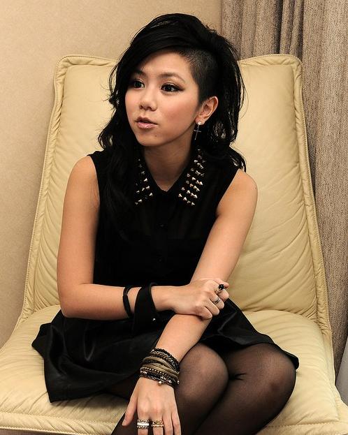 Deng Ziqi: From Sleeping Princess to Music Miracle Light Years Away - iNEWS