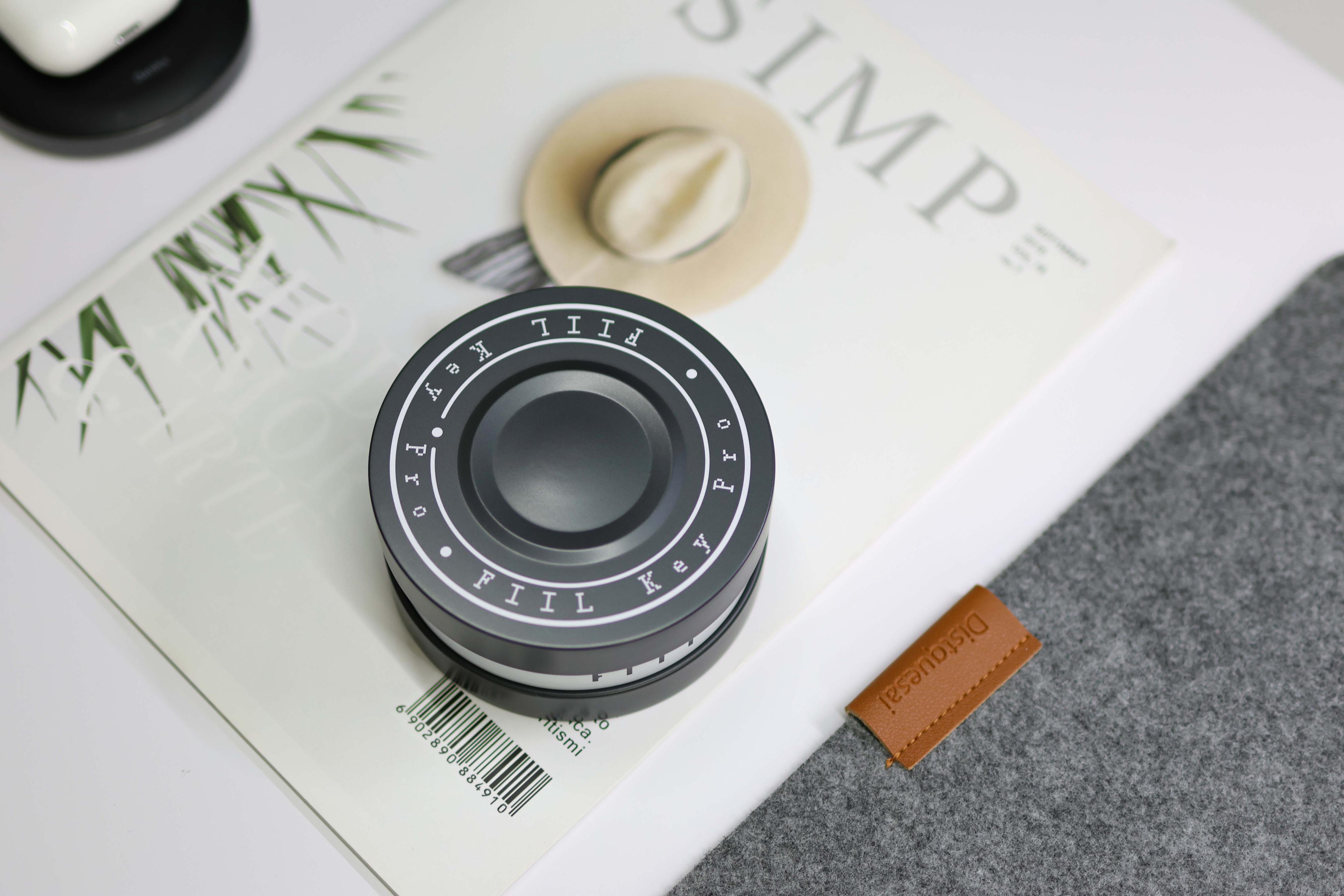 One pair of earphones can be worn in two ways, and there is also cloud ...