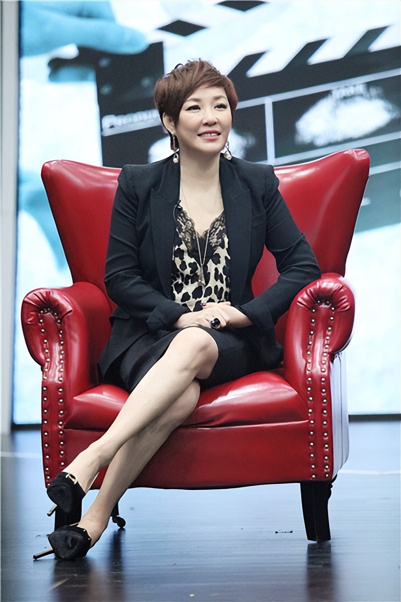 Host Li Jing: From a well-known host to being abandoned by the audience ...