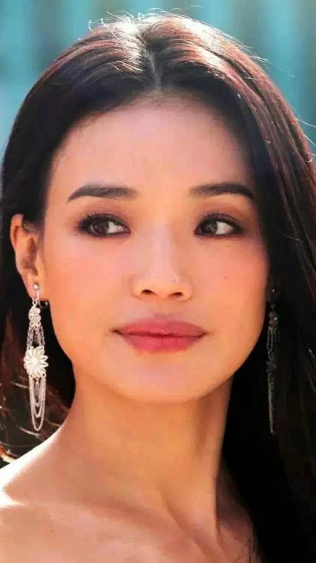 A beautiful photo gallery of Shu Qi, a beauty with big lips and plump lips: Do you like her? - iNEWS