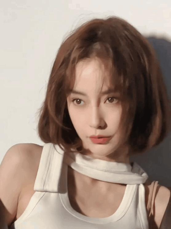 Angelababy's latest motorcycle short hair style is released, how ...