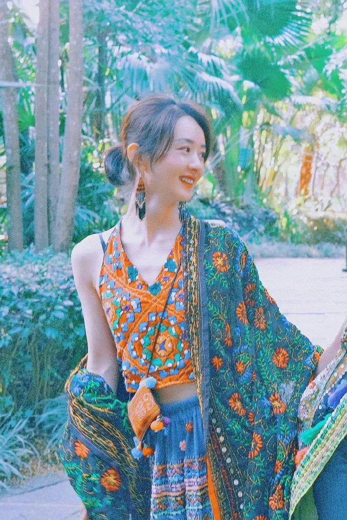 Zhao Liying and Zhou Fang are in the same frame, the constellations ...