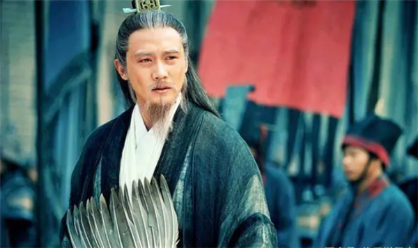 Zhuge Liang has healthy legs, but why does he always sit in a wheelchair when fighting? This is ...