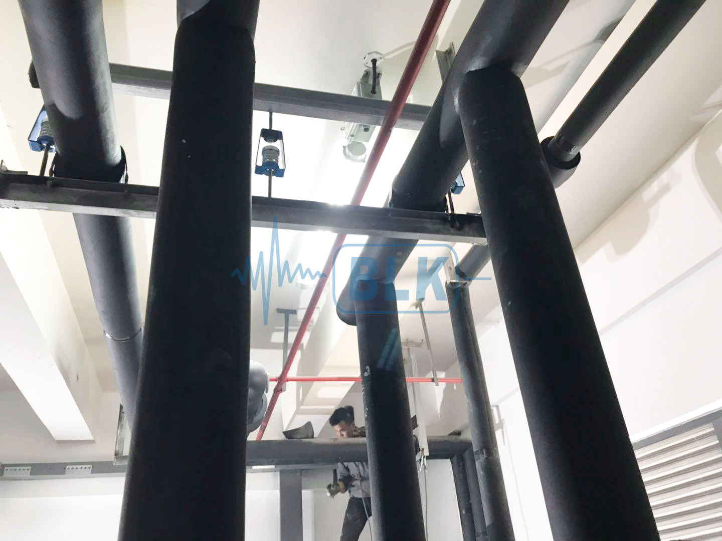 Pipeline suspension type shock absorber installation example - iNEWS