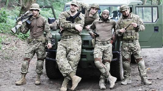 The daily salary of mercenaries is $1,000. How much does the 16,000 ...