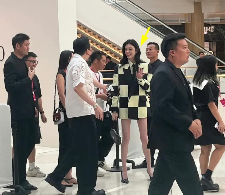 Valentino Dinner: Lady Xi Mengyao Fan, Sun Li Guan Xiaotong are cold ...