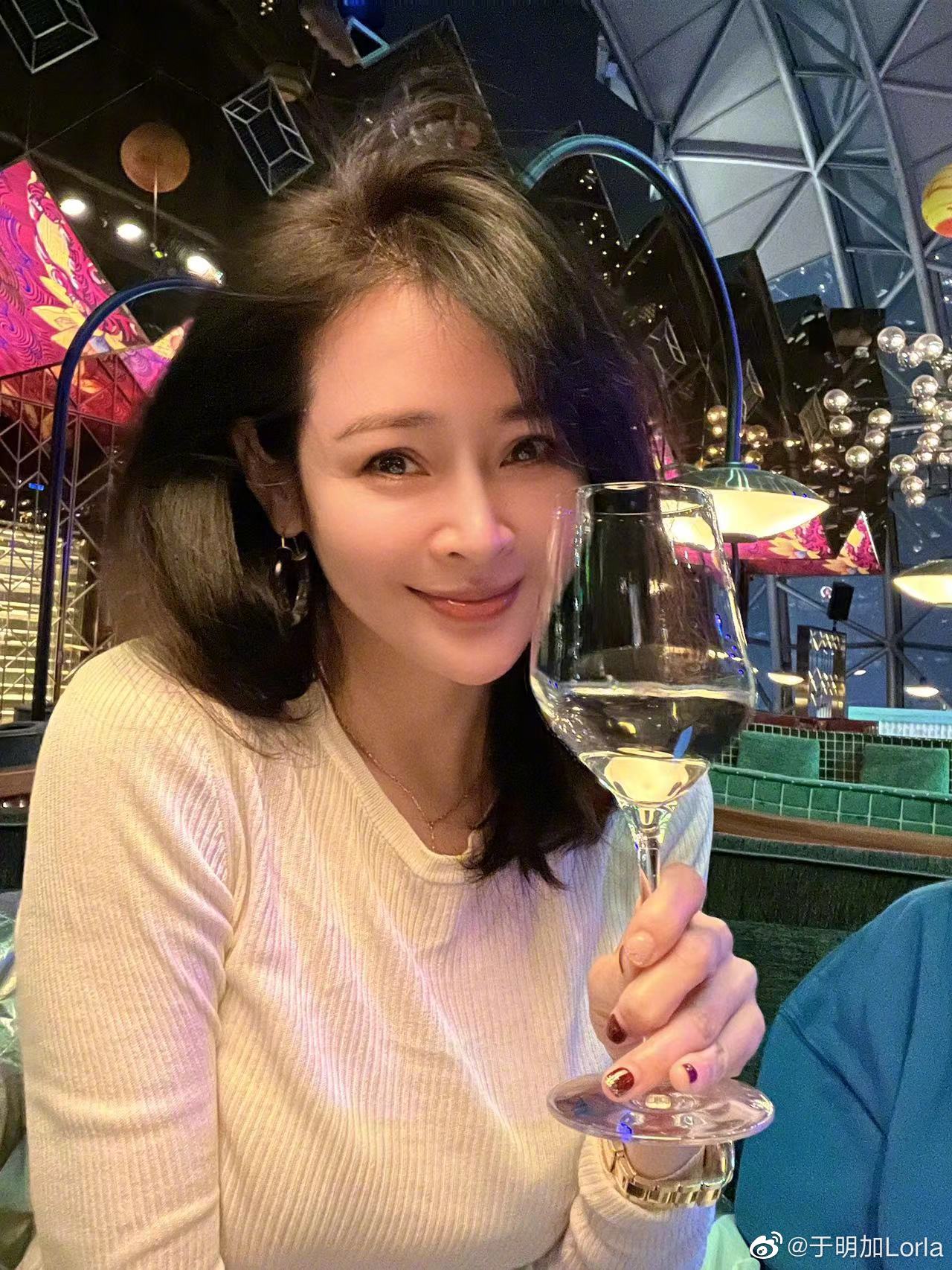 The 41-year-old "guijie" Yu Mingjia's recent photos were exposed: she ...
