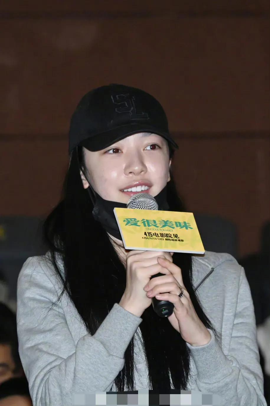 Internet celebrity Yi Mengling reveals her bare face after breaking up ...
