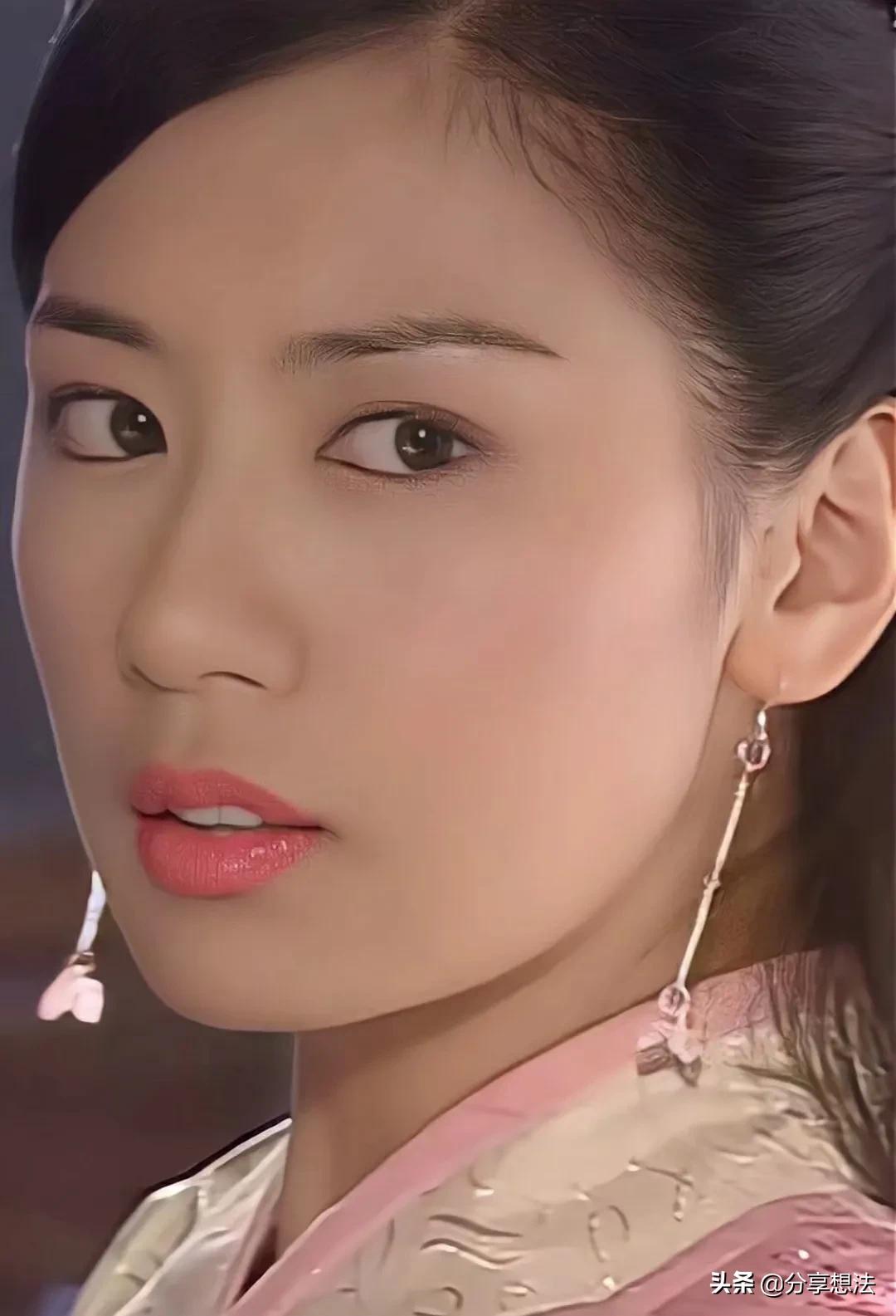 Jia Jingwen when she was young - iNEWS