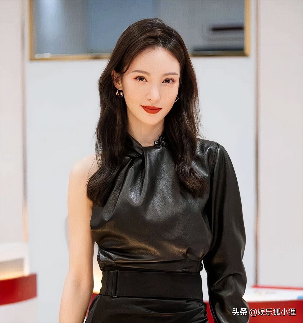 Jin Chen's trip to Thailand to worship Buddha attracted heated ...