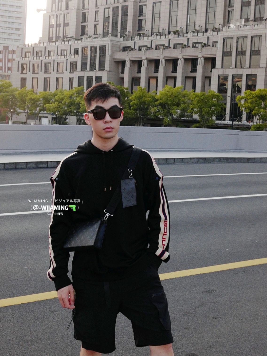 LV black warrior two-in-one messenger bag cool handsome low-key high ...