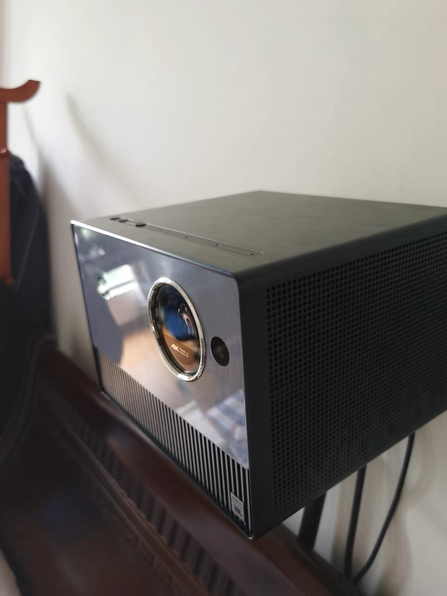 This Three-Color Laser Projector Really Knows Us Movie Lovers - iNEWS