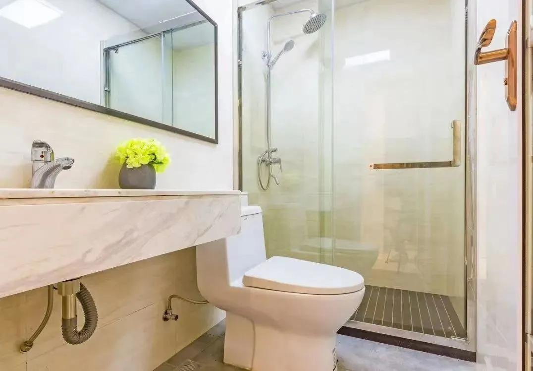The toilet smells terrible, put it in a toilet, the smell of the toilet ...