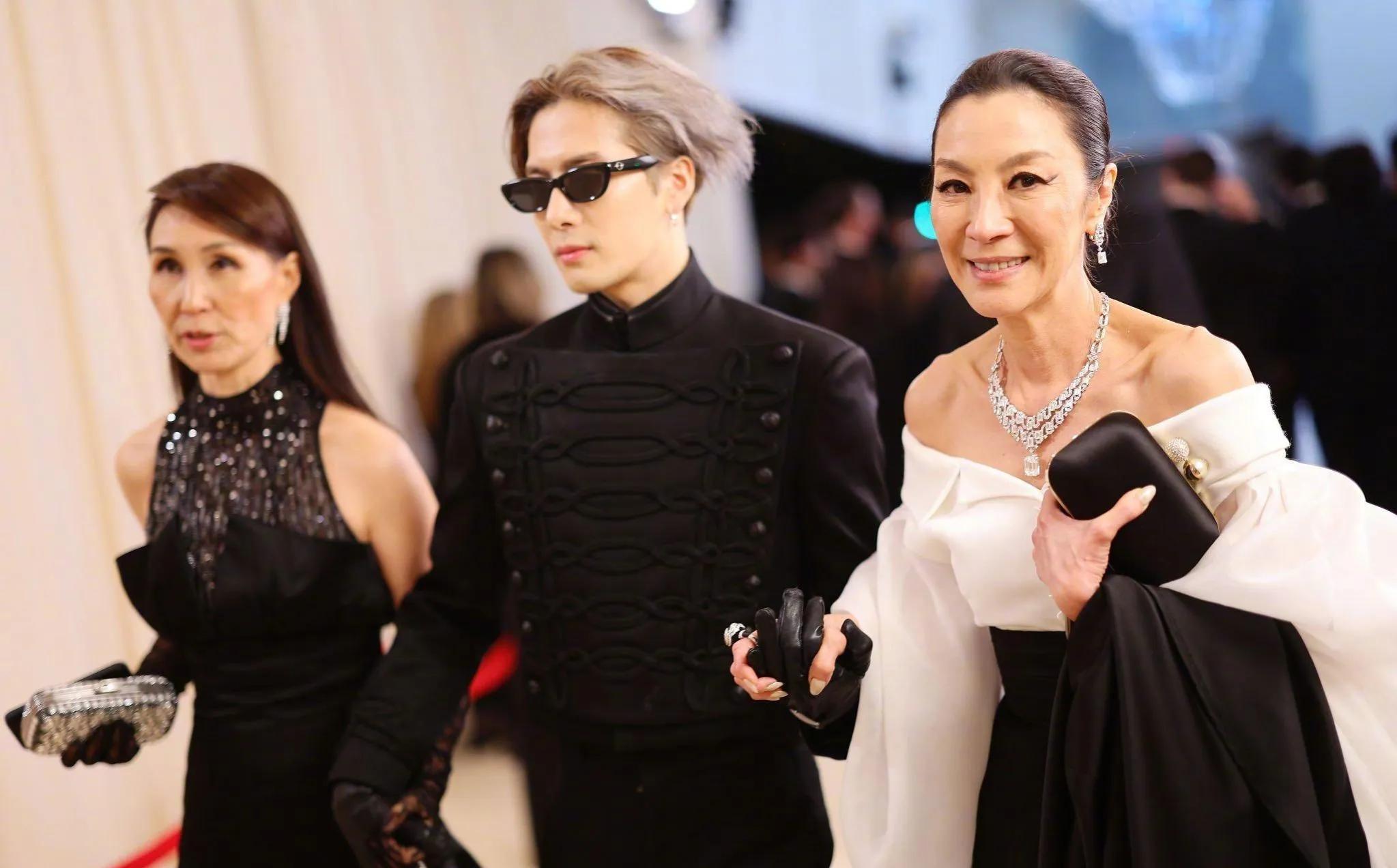 Met Gala red carpet, Wendi Deng, Liu Wen, Michelle Yeoh, and Gu Ailing ...