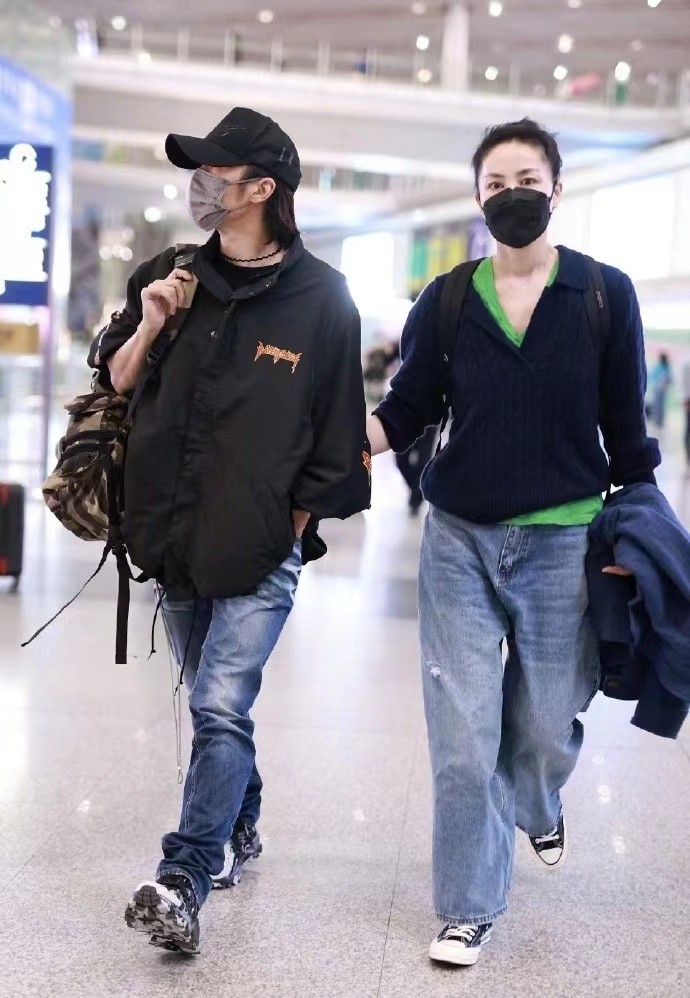 After many years of low-key reunion, "Feng Fei" rarely walked to the ...