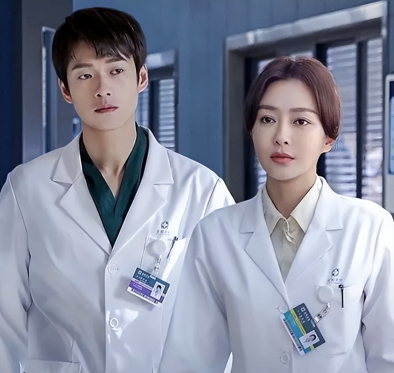 Wei Daxun and Qin Lan's love affair exposed!Sweet hand-held tour of Sanya, Yang Mi is a thing of ...