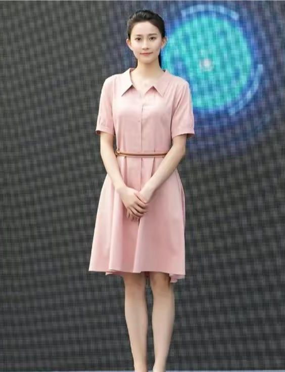 Sun Yang's 25-year-old girlfriend looks so beautiful! Wearing a pink ...