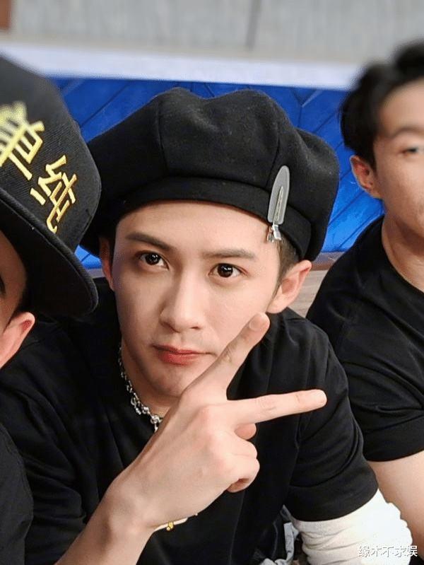 The 31-year-old Tan Jian was photographed offline, and when he saw the ...