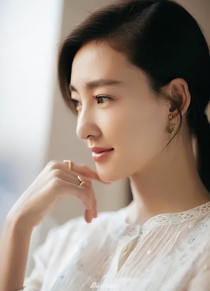 Wang Likun is born with a simple and elegant temperament, and her ...